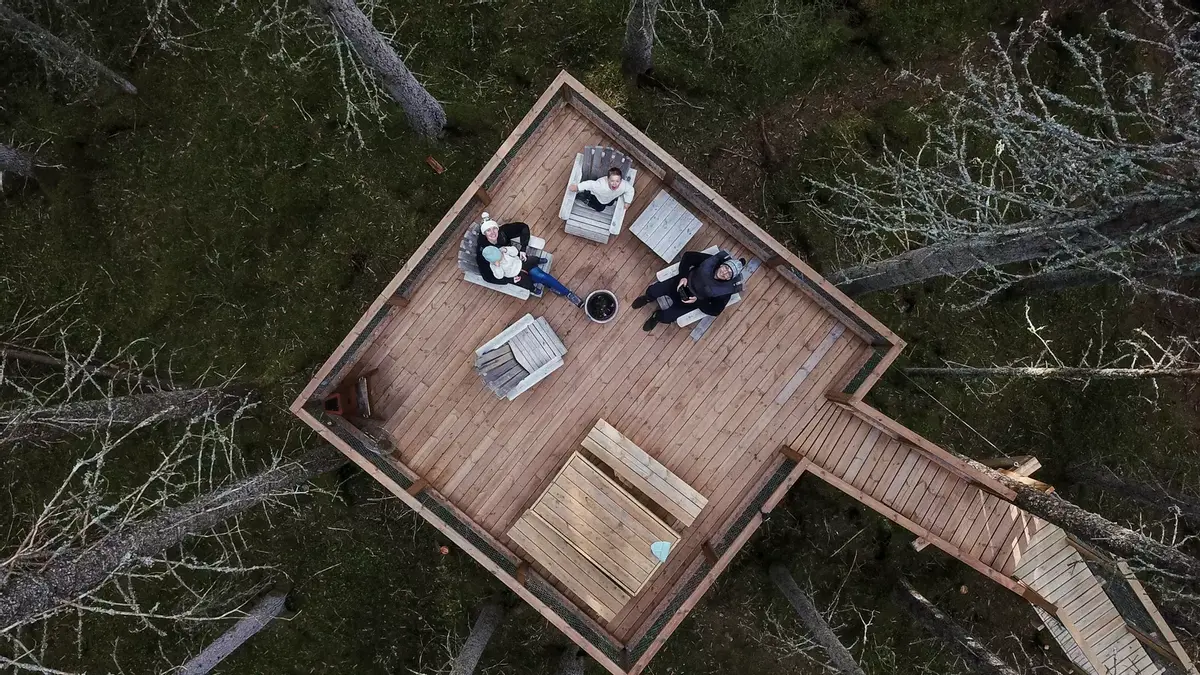 Tretopphytte på berget på Ekne - Tretopphytte i Norge | Campanyon